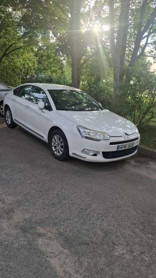 White Citroen C5 2012 in Alytus, with an engine capacity of 1.60 L and mileage of 350 thousand km for 1700 €, photo 2 on AUTOMOTO.COM.LV