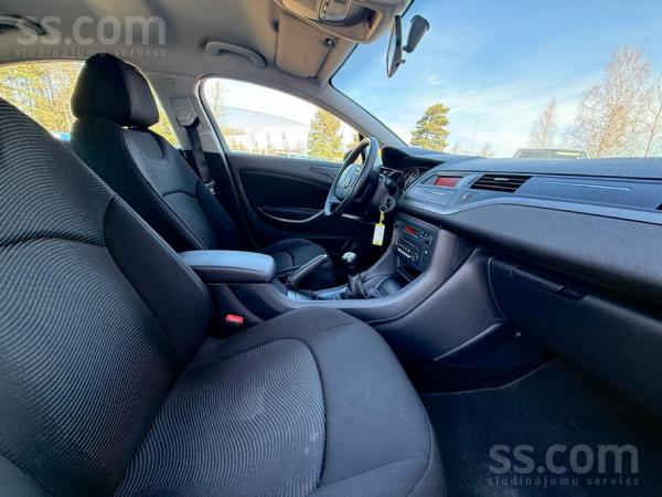 Balts Citroen C5 2013 Rīga, ar dzinēja tilpumu 1.60 L un nobraukumu 234 tūkst. km par 2500 €, foto 8 vietnē AUTOMOTO.COM.LV