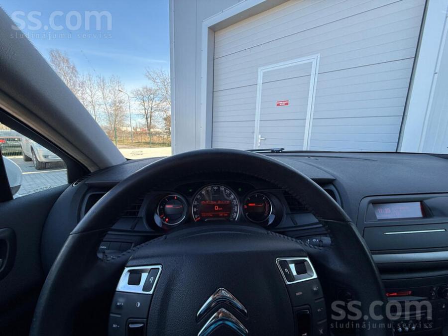 White Citroen C5 2013 in Riga, with an engine capacity of 1.60 L and mileage of 234 thousand km for 2500 €, photo 12 on AUTOMOTO.COM.LV