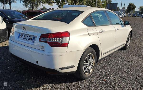 Citroen C5 2013 in Taurage on AUTOMOTO.COM.LV White Citroen C5 2013 in Taurage, with an engine capacity of 1.56 L and mileage of 277 thousand km for 2999 €, photo 3 on AUTOMOTO.COM.LV
