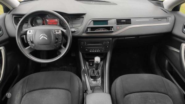 Citroen C5 2013 in Taurage on AUTOMOTO.COM.LV White Citroen C5 2013 in Taurage, with an engine capacity of 1.56 L and mileage of 277 thousand km for 2999 €, photo 6 on AUTOMOTO.COM.LV