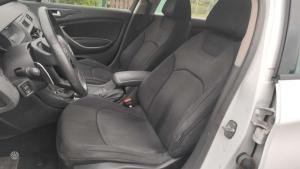 White Citroen C5 2013 in Taurage, with an engine capacity of 1.56 L and mileage of 277 thousand km for 2999 €, photo 10 on AUTOMOTO.COM.LV