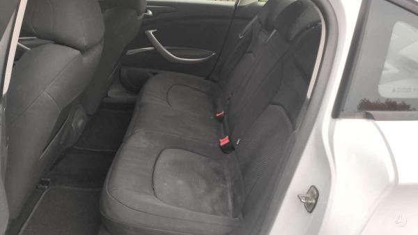 Citroen C5 2013 in Taurage on AUTOMOTO.COM.LV White Citroen C5 2013 in Taurage, with an engine capacity of 1.56 L and mileage of 277 thousand km for 2999 €, photo 11 on AUTOMOTO.COM.LV