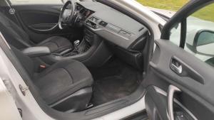 White Citroen C5 2013 in Taurage, with an engine capacity of 1.56 L and mileage of 277 thousand km for 2999 €, photo 12 on AUTOMOTO.COM.LV