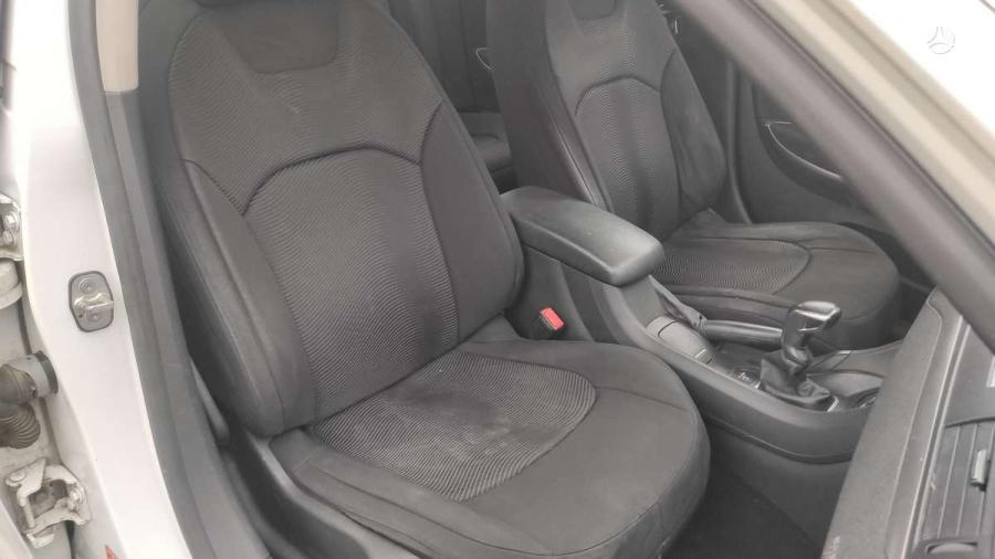 White Citroen C5 2013 in Taurage, with an engine capacity of 1.56 L and mileage of 277 thousand km for 2999 €, photo 13 on AUTOMOTO.COM.LV