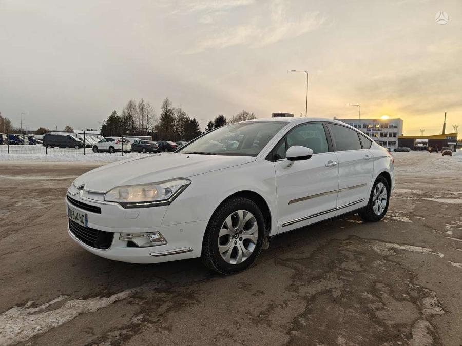 White Citroen C5 2014 in Taurage, with an engine capacity of 1.56 L and mileage of 254 thousand km for 4000 €, photo 1 on AUTOMOTO.COM.LV