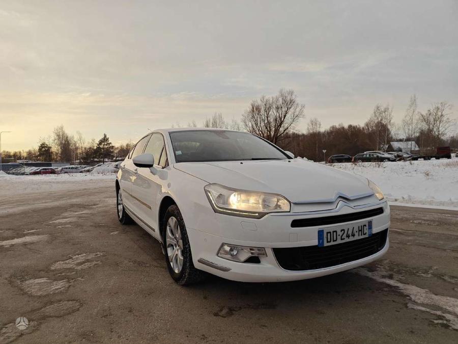 White Citroen C5 2014 in Taurage, with an engine capacity of 1.56 L and mileage of 254 thousand km for 4000 €, photo 3 on AUTOMOTO.COM.LV