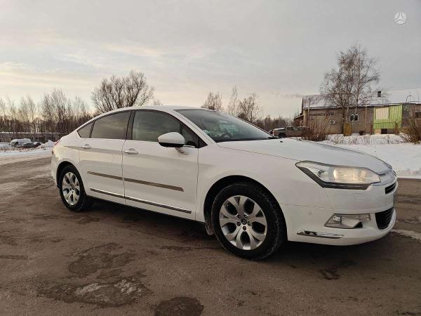 Balts Citroen C5 2014 Tauragė, ar dzinēja tilpumu 1.56 L un nobraukumu 254 tūkst. km par 4000 €, foto 4 vietnē AUTOMOTO.COM.LV
