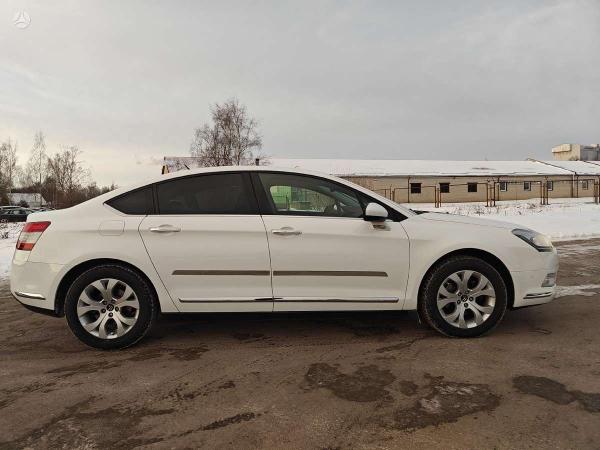 Balts Citroen C5 2014 Tauragė, ar dzinēja tilpumu 1.56 L un nobraukumu 254 tūkst. km par 4000 €, foto 5 vietnē AUTOMOTO.COM.LV