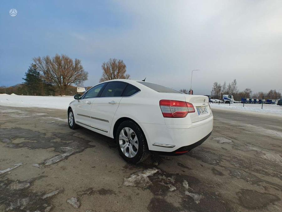 White Citroen C5 2014 in Taurage, with an engine capacity of 1.56 L and mileage of 254 thousand km for 4000 €, photo 9 on AUTOMOTO.COM.LV
