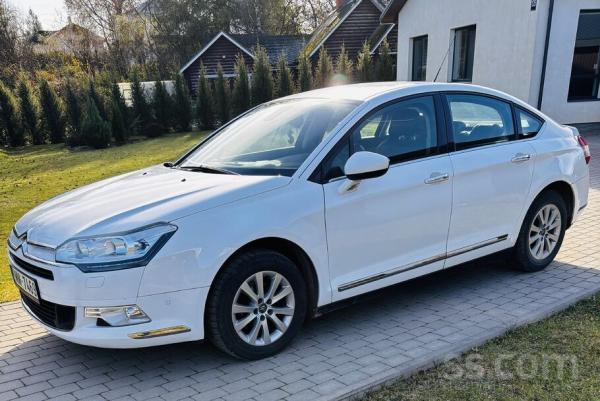 White Citroen C5 2014 in Rezekne, with an engine capacity of 1.60 L and mileage of 170 thousand km for 3300 €, photo 1 on AUTOMOTO.COM.LV