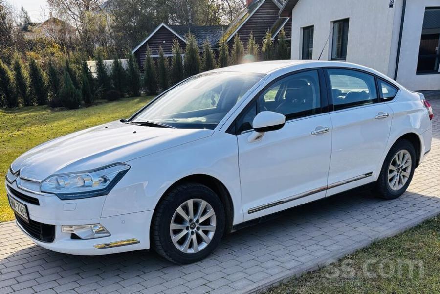 White Citroen C5 2014 in Rezekne, with an engine capacity of 1.60 L and mileage of 170 thousand km for 3300 €, photo 1 on AUTOMOTO.COM.LV