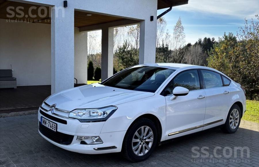 White Citroen C5 2014 in Rezekne, with an engine capacity of 1.60 L and mileage of 170 thousand km for 3300 €, photo 4 on AUTOMOTO.COM.LV