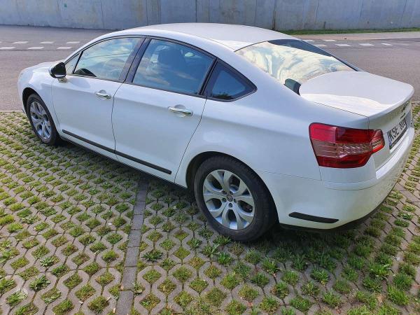 Balts Citroen C5 2014 Viļņa, ar dzinēja tilpumu 1.56 L un nobraukumu 270 tūkst. km par 3200 €, foto 4 vietnē AUTOMOTO.COM.LV