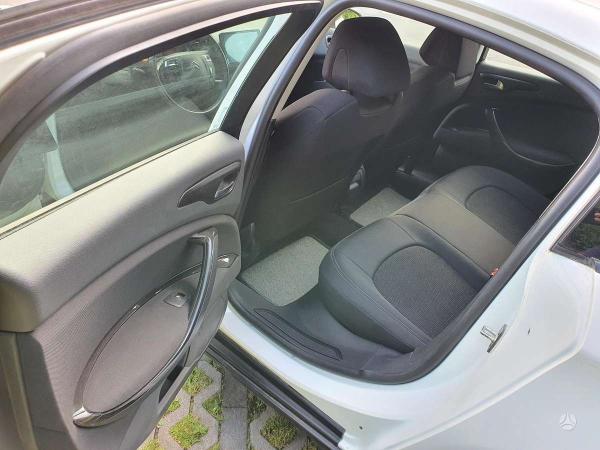Balts Citroen C5 2014 Viļņa, ar dzinēja tilpumu 1.56 L un nobraukumu 270 tūkst. km par 3200 €, foto 6 vietnē AUTOMOTO.COM.LV