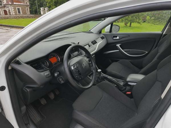 Balts Citroen C5 2015 Alīta, ar dzinēja tilpumu 1.56 L un nobraukumu 253 tūkst. km par 2450 €, foto 8 vietnē AUTOMOTO.COM.LV
