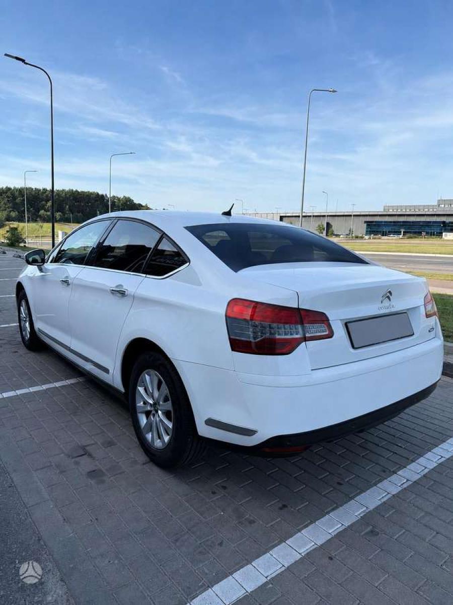 Balts Citroen C5 2015 Viļņa, ar dzinēja tilpumu 1.56 L un nobraukumu 274 tūkst. km par 3350 €, foto 4 vietnē AUTOMOTO.COM.LV