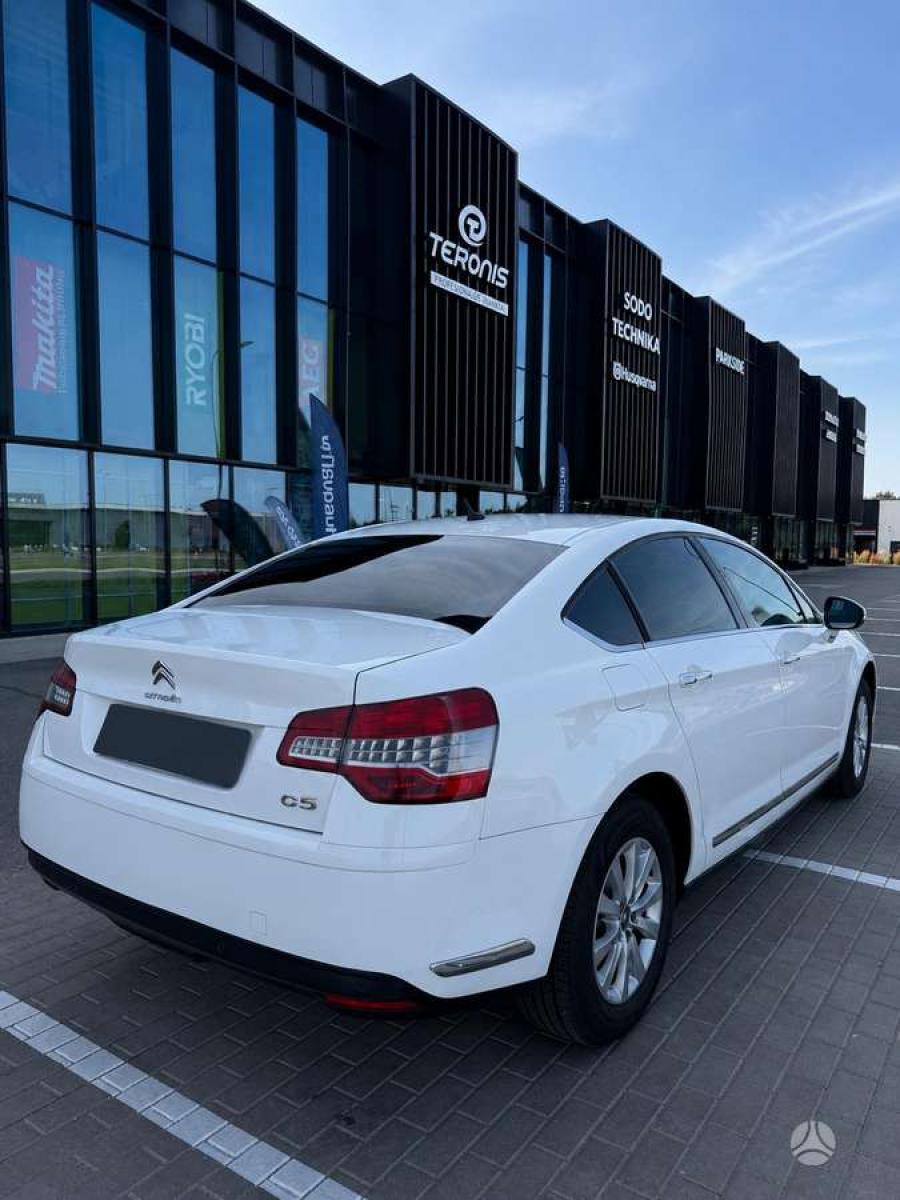 Balts Citroen C5 2015 Viļņa, ar dzinēja tilpumu 1.56 L un nobraukumu 274 tūkst. km par 3350 €, foto 5 vietnē AUTOMOTO.COM.LV