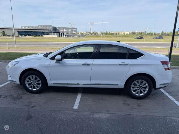White Citroen C5 2015 in Vilnius, with an engine capacity of 1.56 L and mileage of 274 thousand km for 3350 €, photo 5 on AUTOMOTO.COM.LV