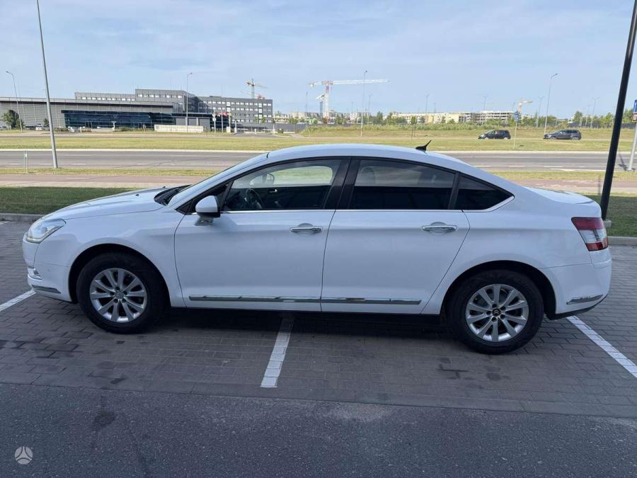Balts Citroen C5 2015 Viļņa, ar dzinēja tilpumu 1.56 L un nobraukumu 274 tūkst. km par 3350 €, foto 6 vietnē AUTOMOTO.COM.LV