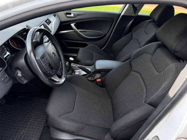 White Citroen C5 2015 in Vilnius, with an engine capacity of 1.56 L and mileage of 274 thousand km for 3350 €, photo 7 on AUTOMOTO.COM.LV