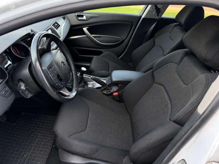 Balts Citroen C5 2015 Viļņa, ar dzinēja tilpumu 1.56 L un nobraukumu 274 tūkst. km par 3350 €, foto 8 vietnē AUTOMOTO.COM.LV