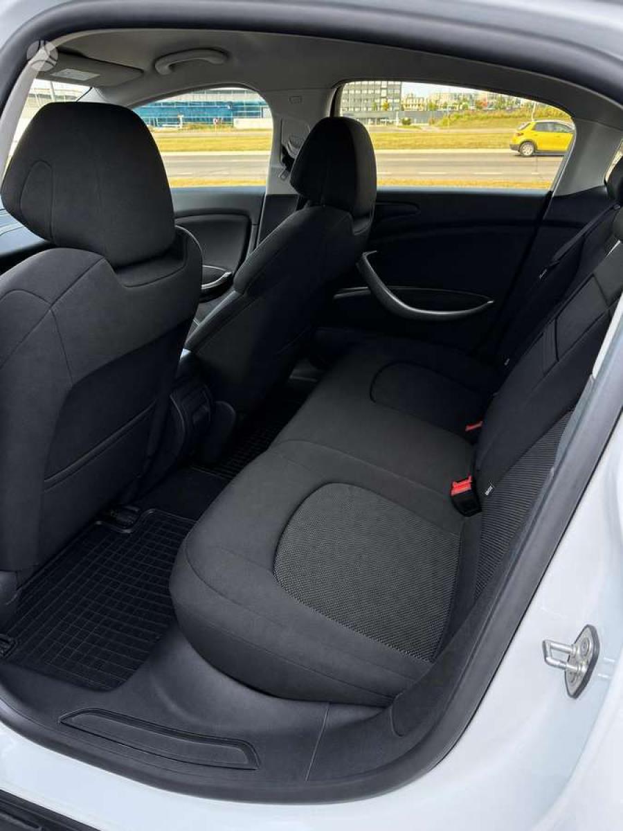 Balts Citroen C5 2015 Viļņa, ar dzinēja tilpumu 1.56 L un nobraukumu 274 tūkst. km par 3350 €, foto 9 vietnē AUTOMOTO.COM.LV