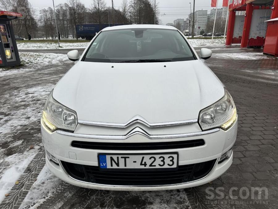 White Citroen C5 2016 in Riga, with an engine capacity of 2.00 L and mileage of 191 thousand km for 6950 €, photo 6 on AUTOMOTO.COM.LV