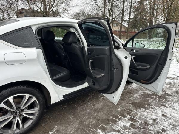 Balts Citroen C5 2016 Rīga, ar dzinēja tilpumu 2.00 L un nobraukumu 191 tūkst. km par 6950 €, foto 9 vietnē AUTOMOTO.COM.LV