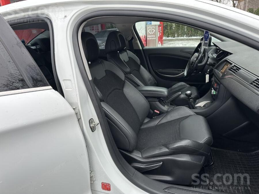 White Citroen C5 2016 in Riga, with an engine capacity of 2.00 L and mileage of 191 thousand km for 6950 €, photo 12 on AUTOMOTO.COM.LV