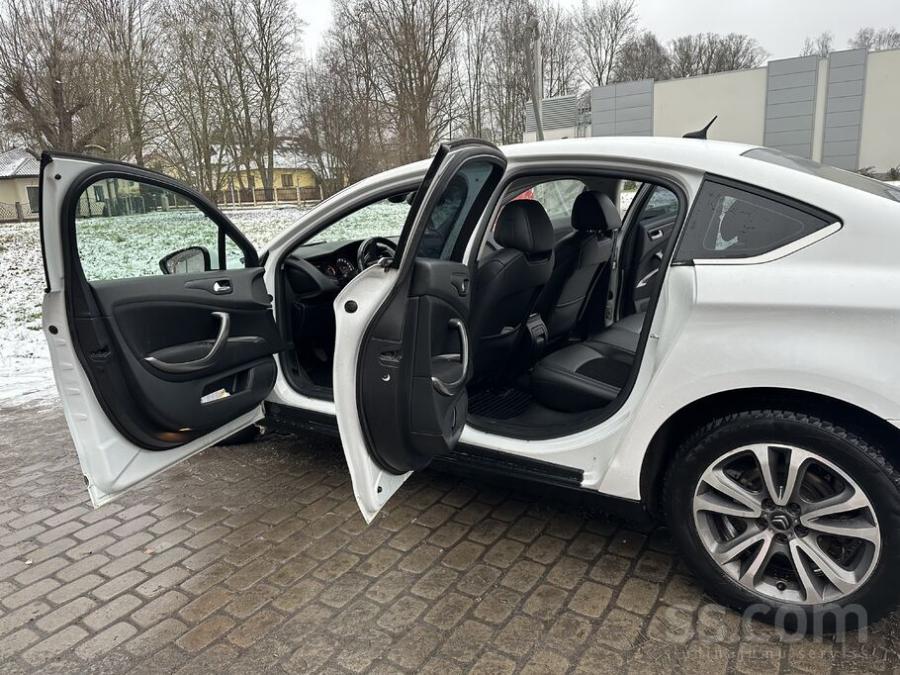White Citroen C5 2016 in Riga, with an engine capacity of 2.00 L and mileage of 191 thousand km for 6950 €, photo 13 on AUTOMOTO.COM.LV