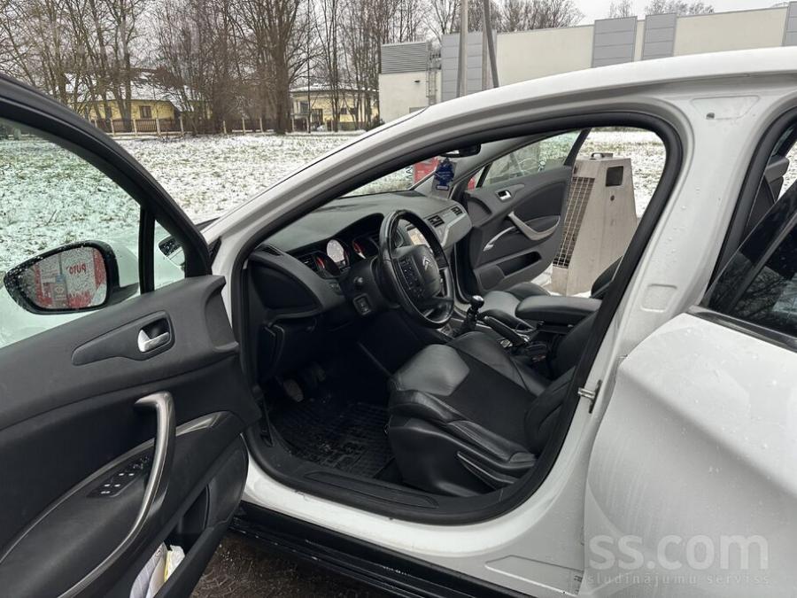 White Citroen C5 2016 in Riga, with an engine capacity of 2.00 L and mileage of 191 thousand km for 6950 €, photo 17 on AUTOMOTO.COM.LV