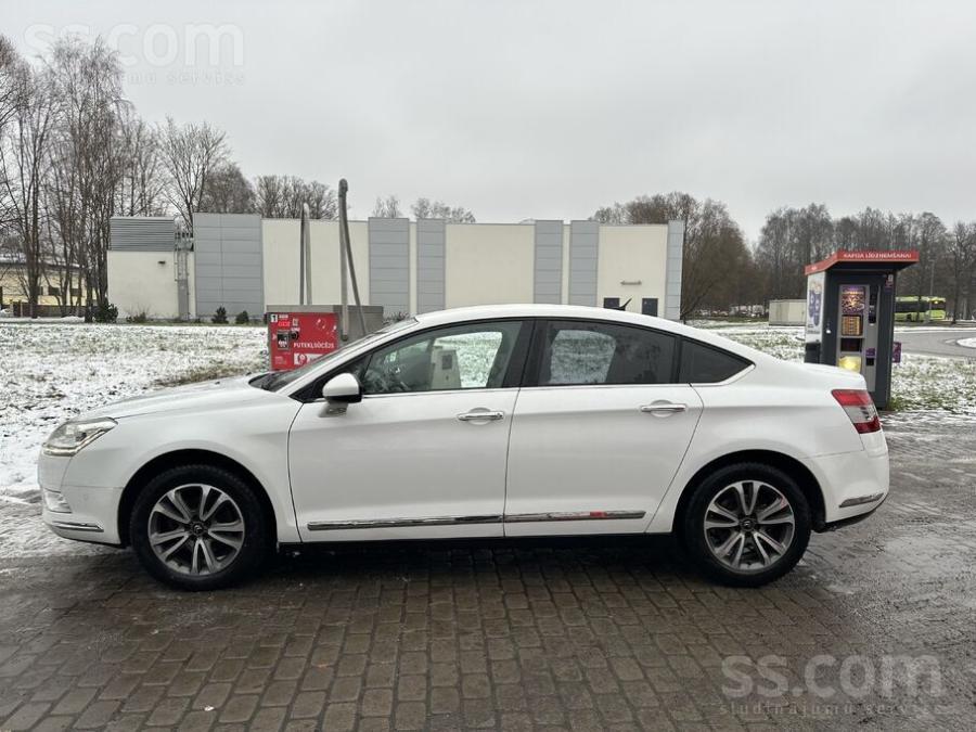 White Citroen C5 2016 in Riga, with an engine capacity of 2.00 L and mileage of 191 thousand km for 6950 €, photo 21 on AUTOMOTO.COM.LV