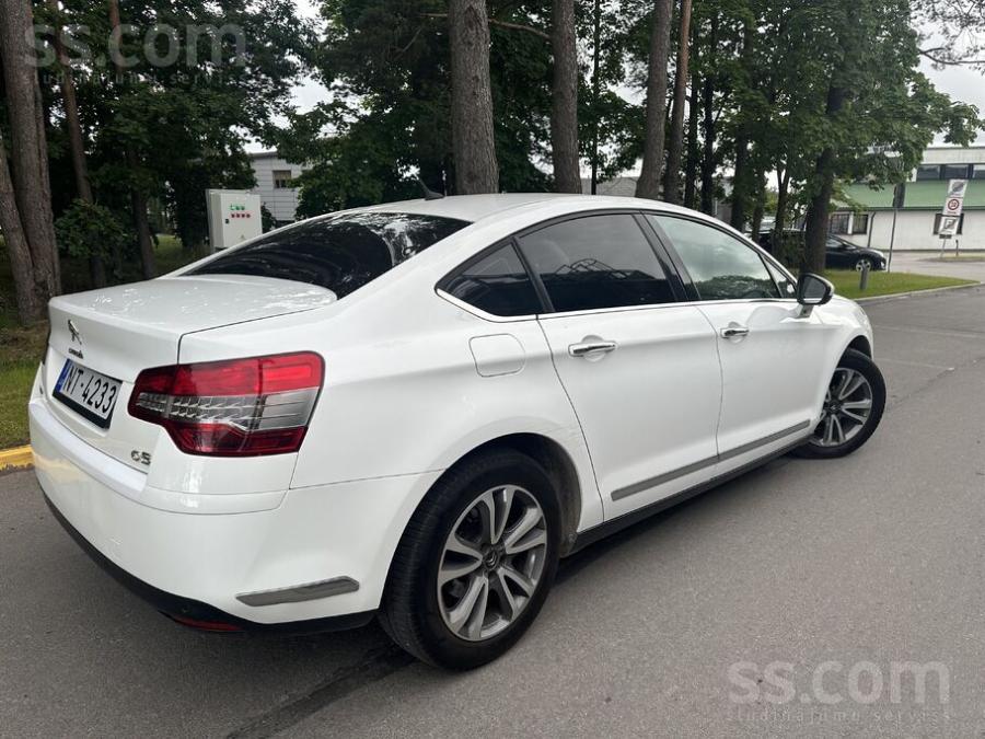 Balts Citroen C5 2016 Rīga, ar dzinēja tilpumu 2.00 L un nobraukumu 193 tūkst. km par 5500 €, foto 6 vietnē AUTOMOTO.COM.LV