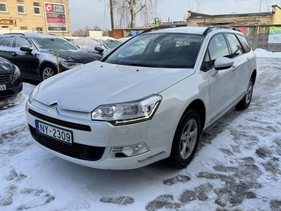 White Citroen C5 2005 in Riga, with an engine capacity of 1.60 L and mileage of 200 thousand km for 3690 €, photo 4 on AUTOMOTO.COM.LV