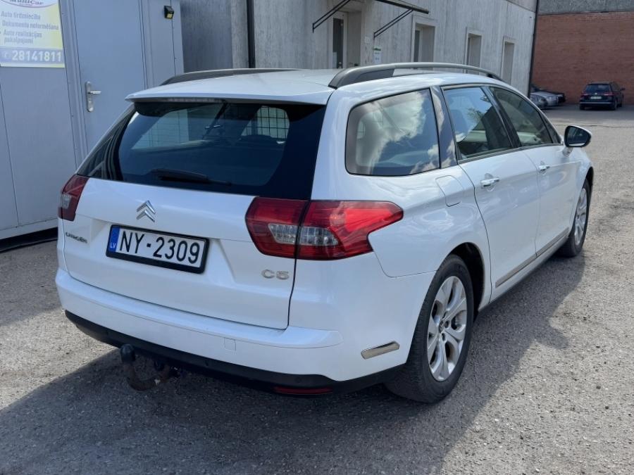 White Citroen C5 2005 in Riga, with an engine capacity of 1.60 L and mileage of 200 thousand km for 3690 €, photo 5 on AUTOMOTO.COM.LV