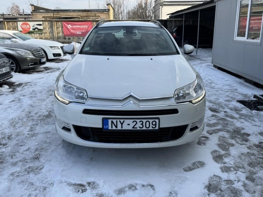 White Citroen C5 2005 in Riga, with an engine capacity of 1.60 L and mileage of 200 thousand km for 3690 €, photo 6 on AUTOMOTO.COM.LV