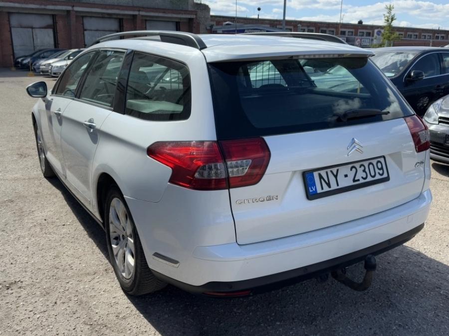 White Citroen C5 2005 in Riga, with an engine capacity of 1.60 L and mileage of 200 thousand km for 3690 €, photo 7 on AUTOMOTO.COM.LV