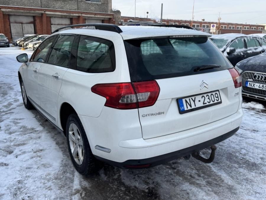 White Citroen C5 2005 in Riga, with an engine capacity of 1.60 L and mileage of 200 thousand km for 3690 €, photo 8 on AUTOMOTO.COM.LV