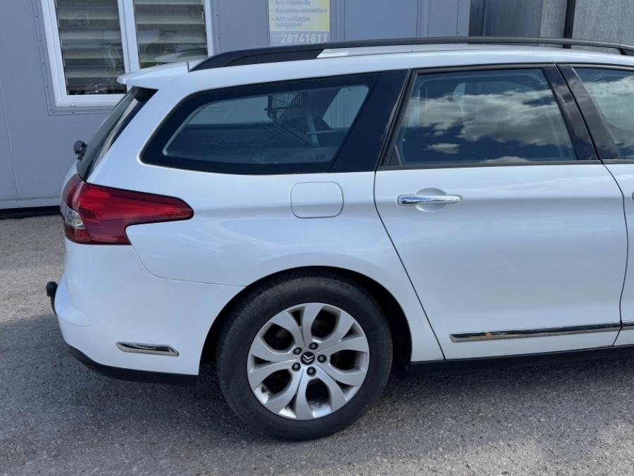 White Citroen C5 2005 in Riga, with an engine capacity of 1.60 L and mileage of 200 thousand km for 3690 €, photo 12 on AUTOMOTO.COM.LV