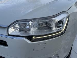 White Citroen C5 2005 in Riga, with an engine capacity of 1.60 L and mileage of 200 thousand km for 3690 €, photo 14 on AUTOMOTO.COM.LV