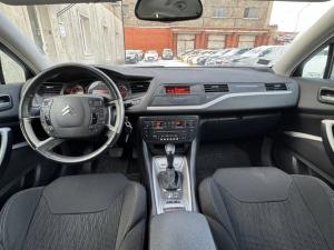 White Citroen C5 2005 in Riga, with an engine capacity of 1.60 L and mileage of 200 thousand km for 3690 €, photo 18 on AUTOMOTO.COM.LV