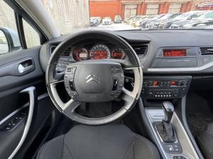 White Citroen C5 2005 in Riga, with an engine capacity of 1.60 L and mileage of 200 thousand km for 3690 €, photo 20 on AUTOMOTO.COM.LV