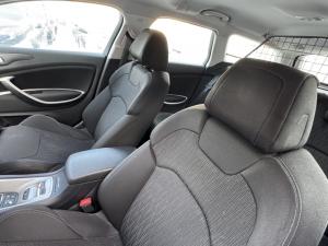 White Citroen C5 2005 in Riga, with an engine capacity of 1.60 L and mileage of 200 thousand km for 3690 €, photo 21 on AUTOMOTO.COM.LV