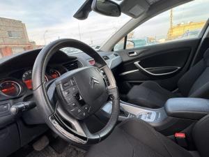 White Citroen C5 2005 in Riga, with an engine capacity of 1.60 L and mileage of 200 thousand km for 3690 €, photo 22 on AUTOMOTO.COM.LV