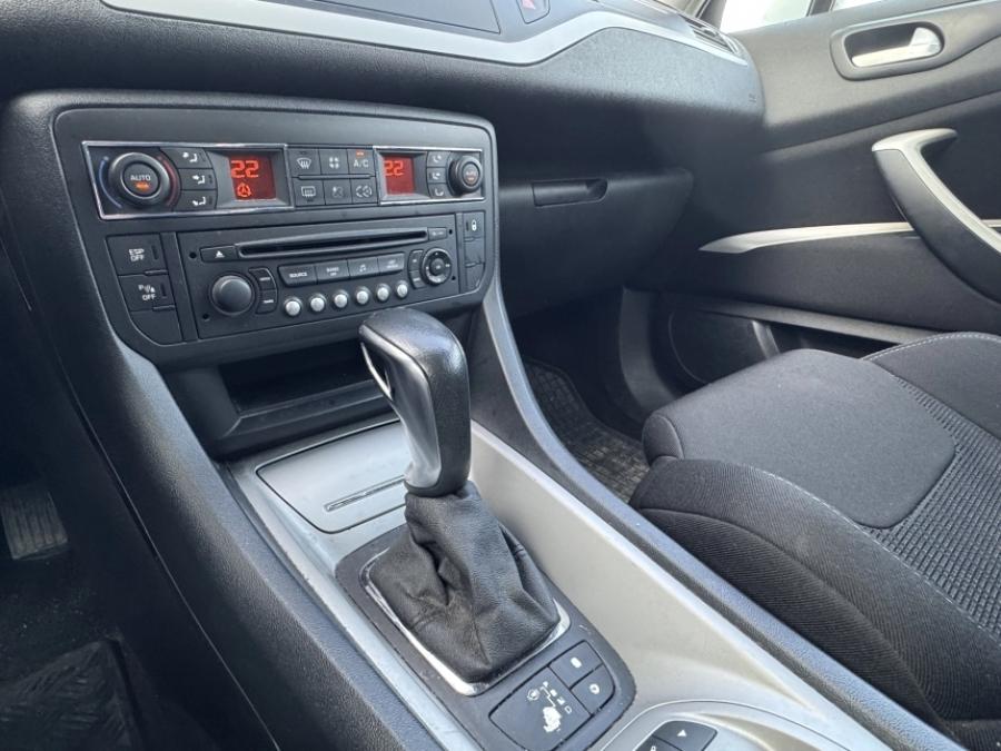 White Citroen C5 2005 in Riga, with an engine capacity of 1.60 L and mileage of 200 thousand km for 3690 €, photo 25 on AUTOMOTO.COM.LV