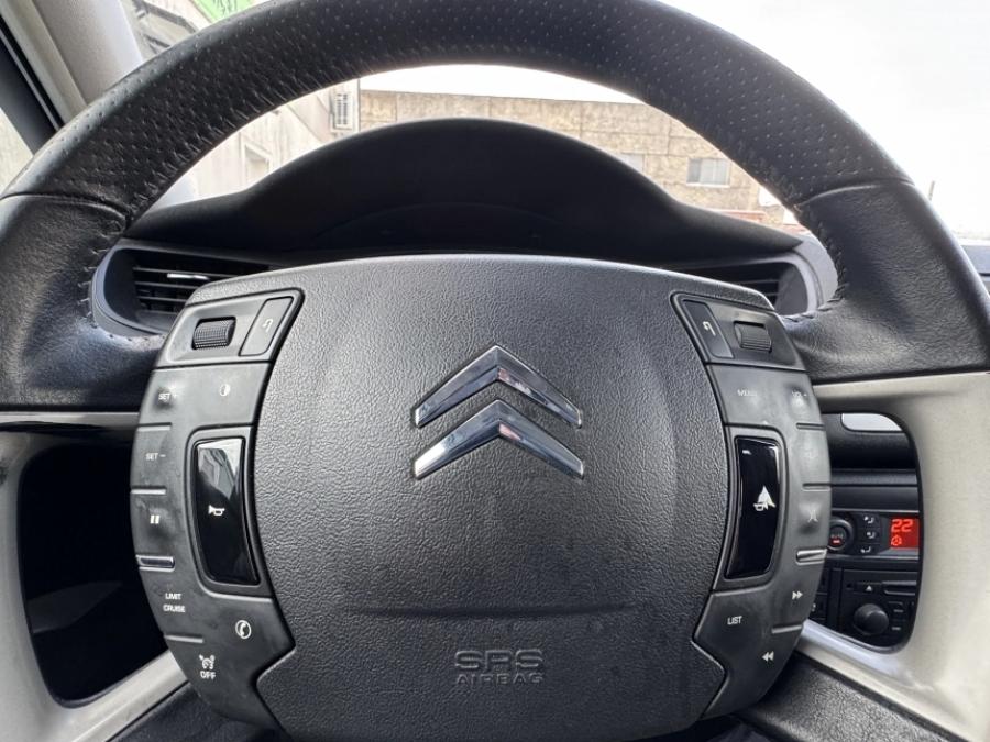 White Citroen C5 2005 in Riga, with an engine capacity of 1.60 L and mileage of 200 thousand km for 3690 €, photo 27 on AUTOMOTO.COM.LV