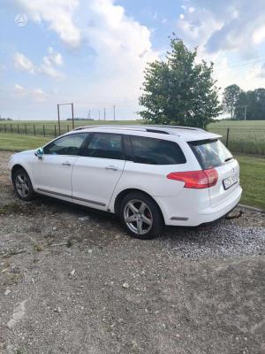 White Citroen C5 2008 in Pakruojis, with an engine capacity of 2.18 L and mileage of 450 thousand km for 700 €, photo 4 on AUTOMOTO.COM.LV