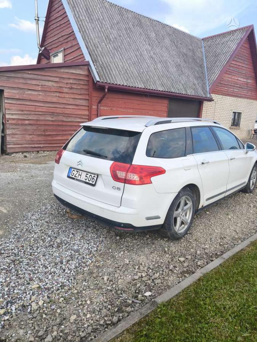 White Citroen C5 2008 in Pakruojis, with an engine capacity of 2.18 L and mileage of 450 thousand km for 700 €, photo 5 on AUTOMOTO.COM.LV