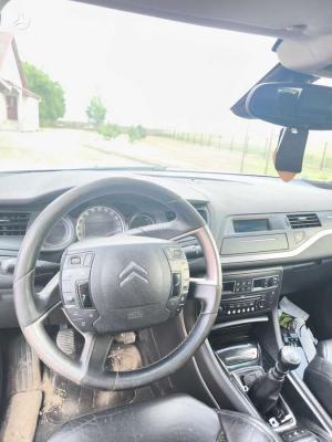 White Citroen C5 2008 in Pakruojis, with an engine capacity of 2.18 L and mileage of 450 thousand km for 700 €, photo 6 on AUTOMOTO.COM.LV